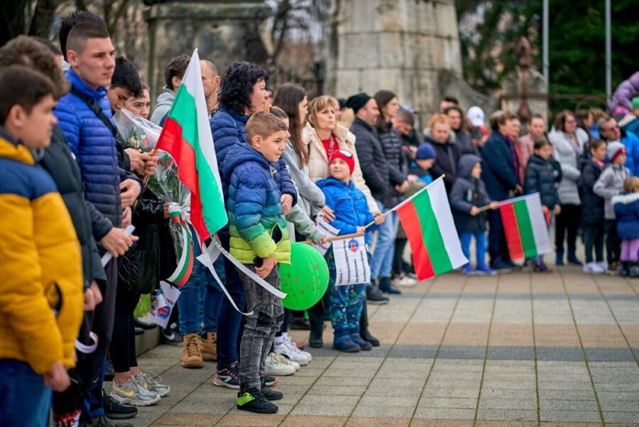 Плевенчани отбелязаха 3 март - Вестник "Посредник"